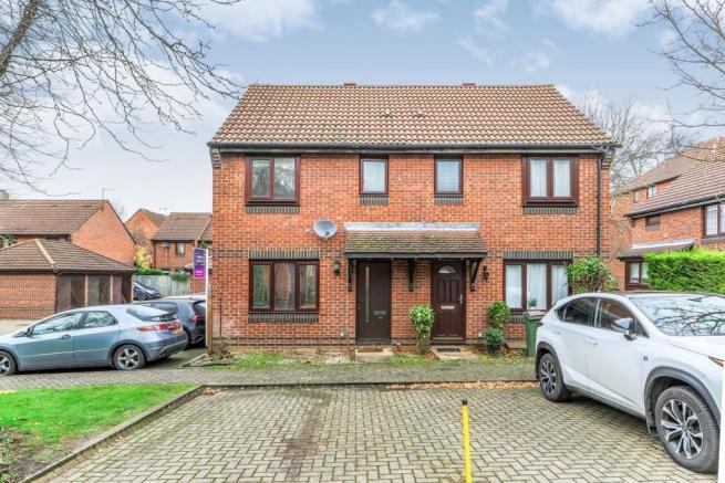 Clowser Close, Sutton 3 bed terraced house - £1,900 pcm (£438 pw)