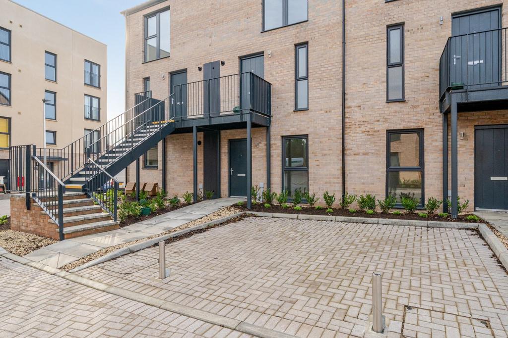 Kilpatrick Bow, Edinburgh... 2 bed duplex - £1,500 pcm (£346 pw)