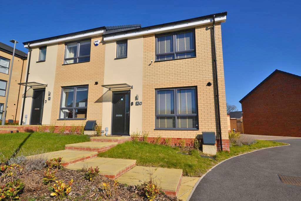Tattenhoe Park, Milton Keynes MK4 3 bed semi-detached house - £1,800 ...