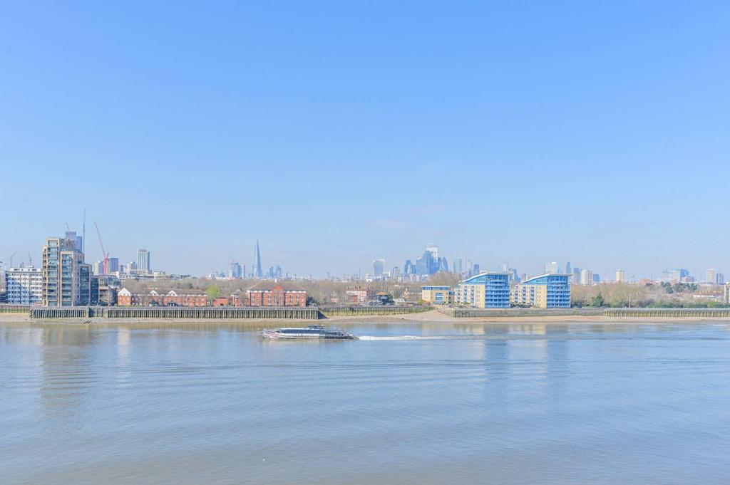 Ocean Wharf, Isle Of Dogs, London, E14 2 bed flat to rent - £2,579 pcm ...