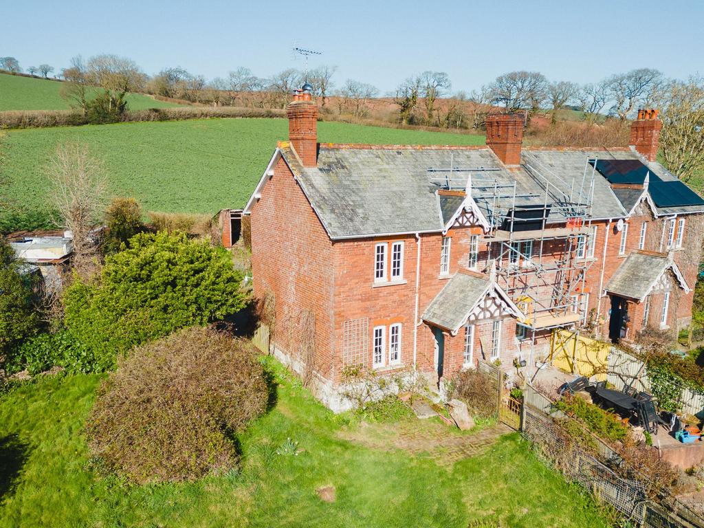 Shobrooke, Crediton, EX17 2 bed end of terrace house for sale - £325,000