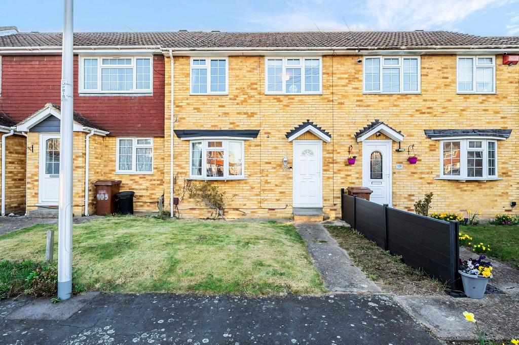 Macklands Way, Gillingham ME8 3 bed terraced house - £300,000