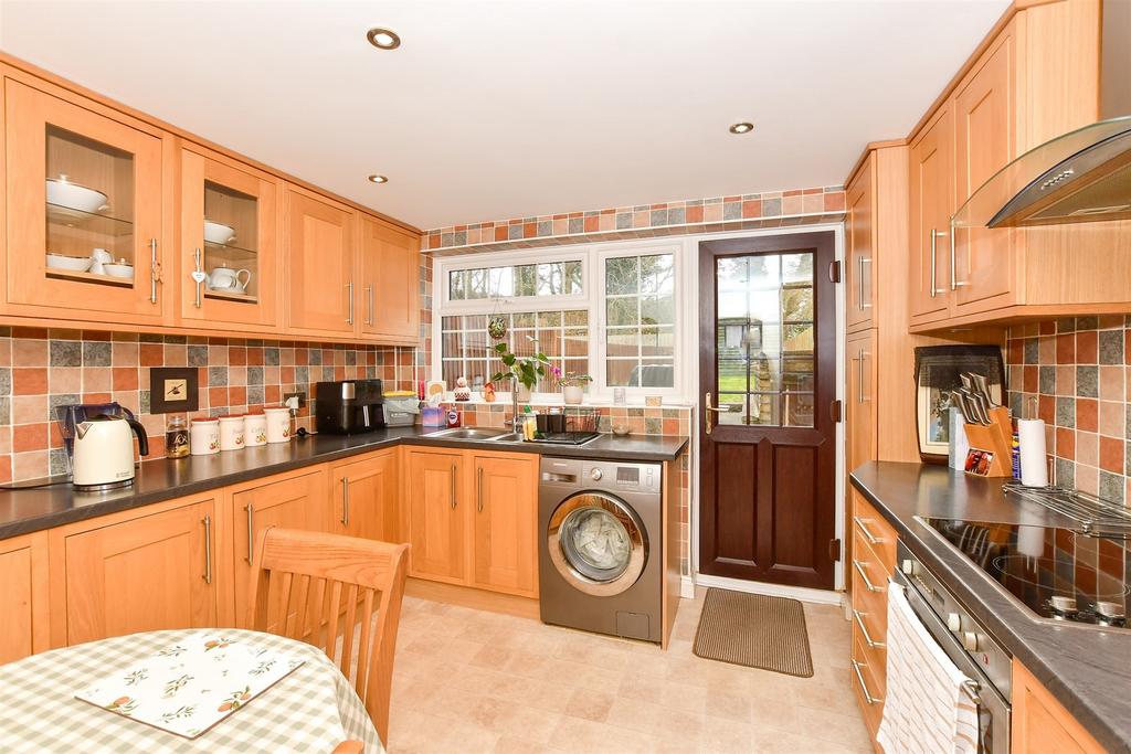 Warehorne Road, Hamstreet, Ashford, Kent 2 bed cottage for sale - £285,000