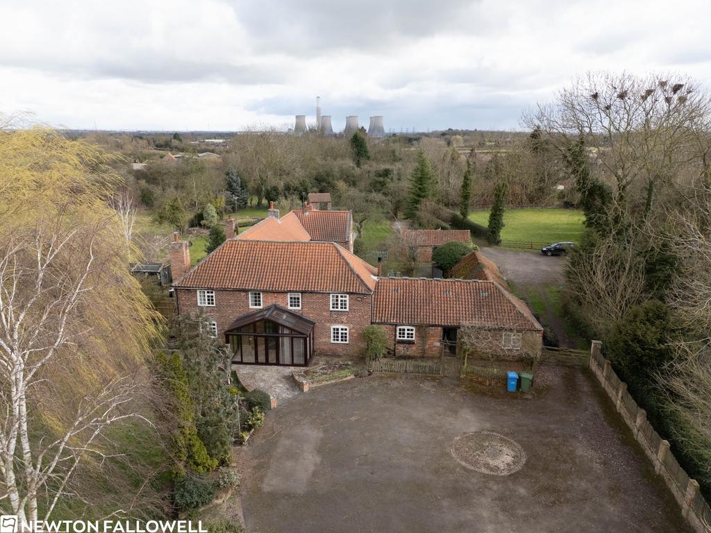 Townside, Treswell DN22 3 bed detached house - £475,000
