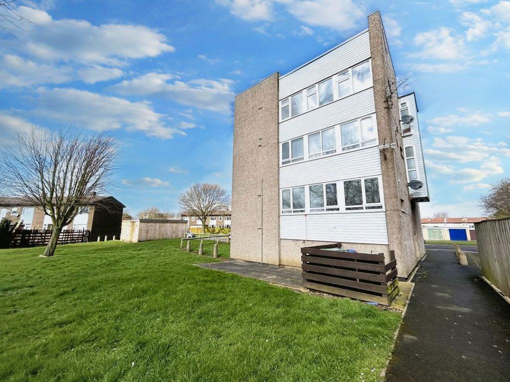 Nesbit Road, Peterlee, Durham, SR8 5RA 2 bed flat for sale - £30,000