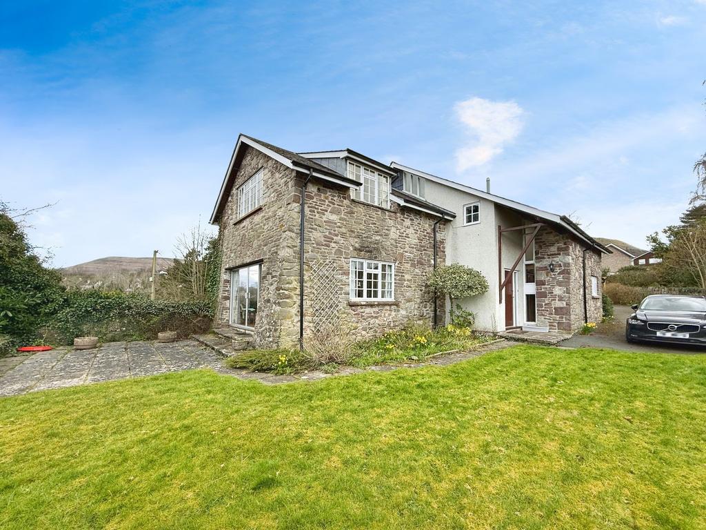 Llanelly Church Road, Gilwern NP7 4 bed detached house - £475,000