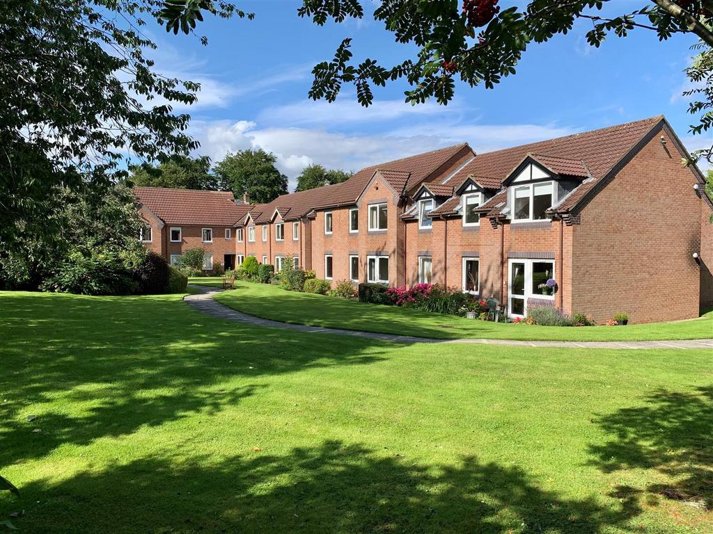 Haldenby Court, Swanland HU14 1 bed flat for sale - £55,000