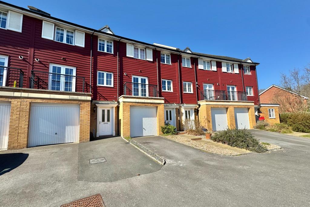 Elsanta Crescent, Titchfield Common 4 bed townhouse for sale - £365,000
