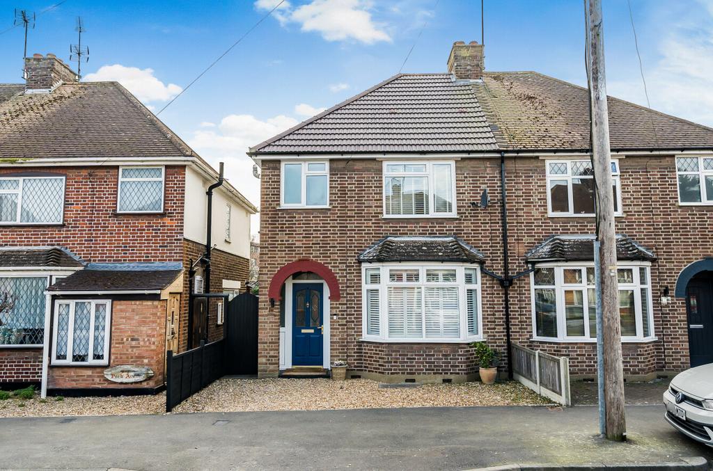 Park Avenue, Dunstable LU5 3 bed semi-detached house for sale - £350,000