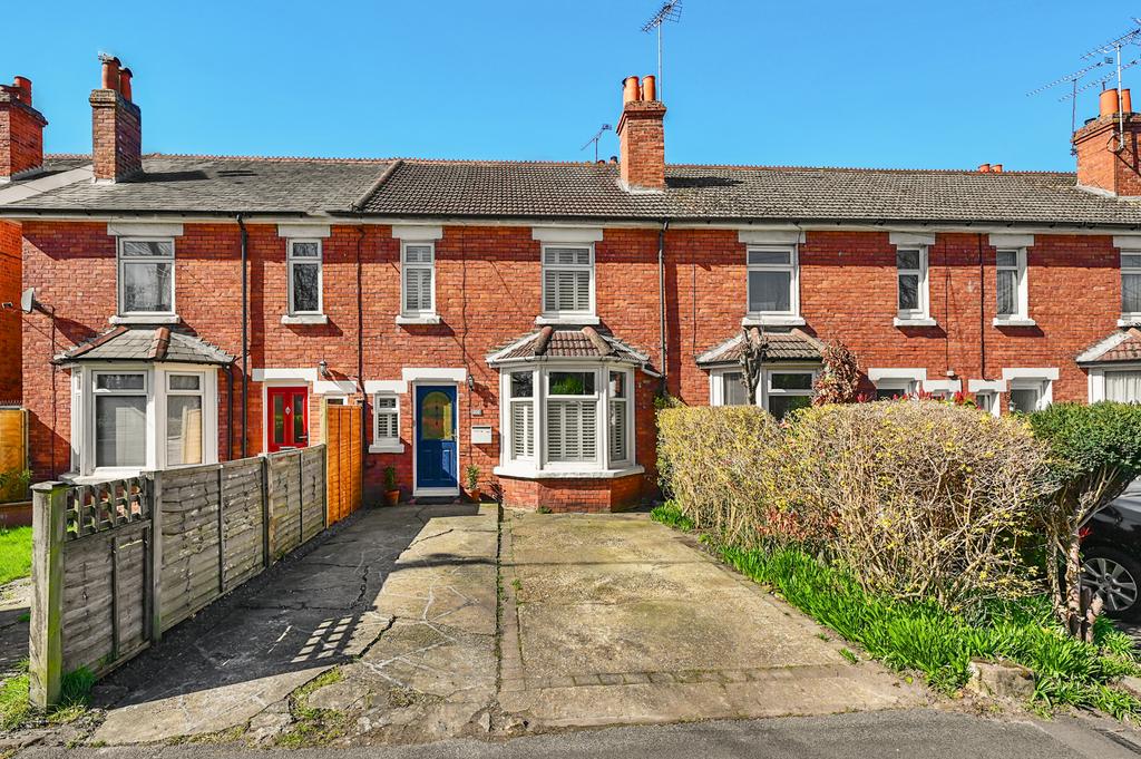 Prospect Road, Farnborough, GU14 3 bed terraced house for sale - £470,000