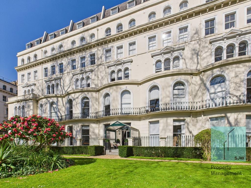 Kensington Gardens Square, London W2 1 bed flat - £2,899 pcm (£669 pw)