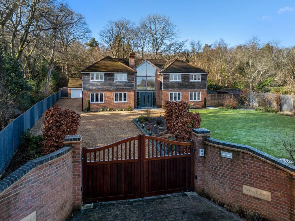 Chatter Alley, Dogmersfield, Hook... 5 bed detached house for sale - £ ...