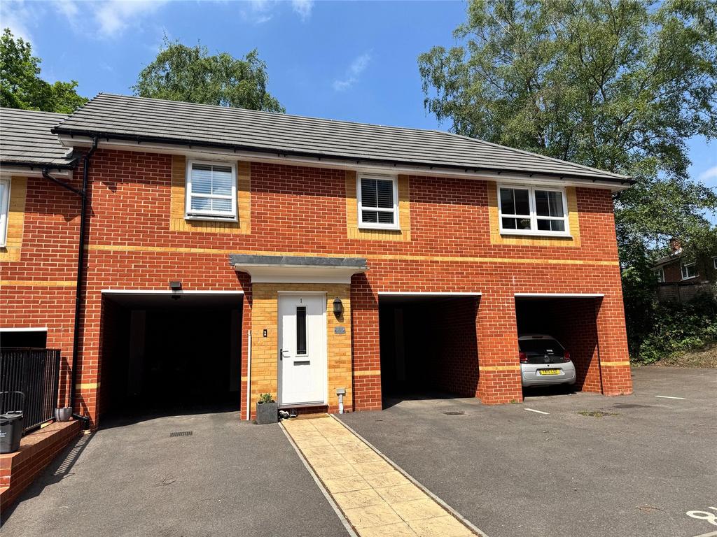 Edrich Grange, Crowthorne, Berkshire 2 bed coach house for sale - £312,500
