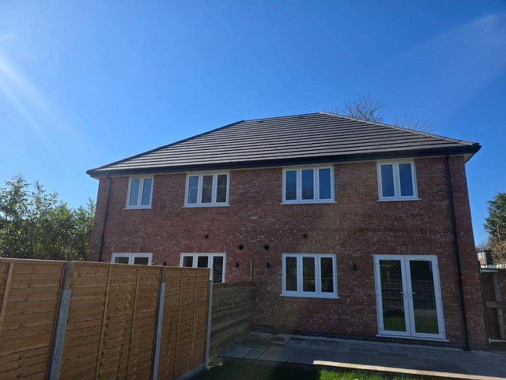 Kineton Road, Sutton Coldfield B73 3 bed semi-detached house - £1,400 pcm (£323 pw)