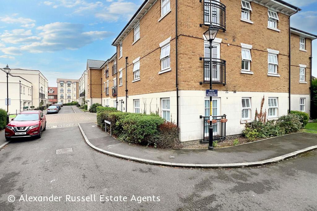 College Square, Westgate-on-Sea, CT8 2 bed apartment - £175,000