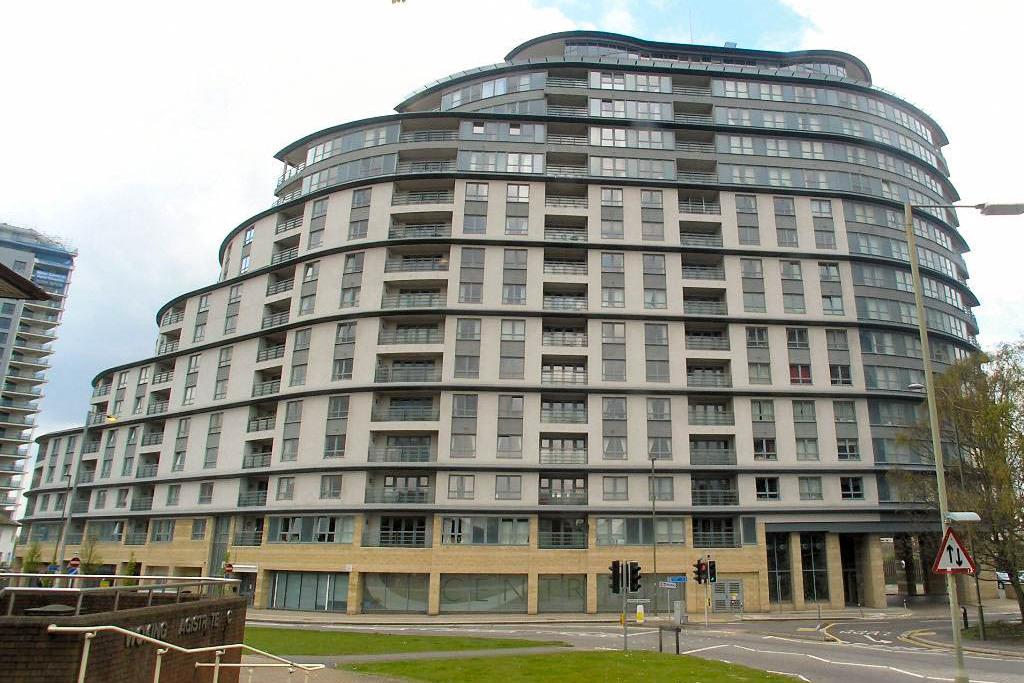 Centrium, Woking GU22 2 bed apartment to rent - £1,525 pcm (£352 pw)