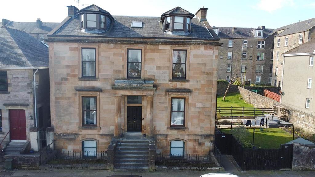Ardgowan Square, Greenock PA16 4 bed flat - £275,000