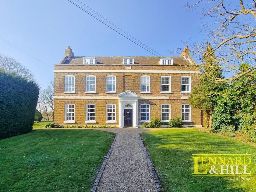 High Road, Grays RM16 2 bed apartment for sale - £300,000