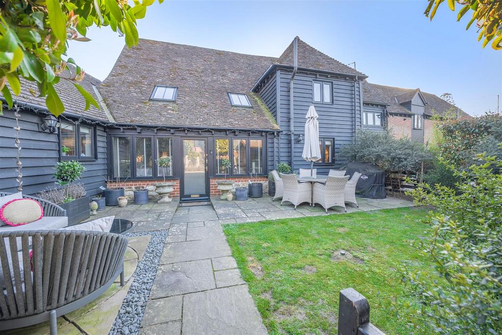 Sheldon Court, Ditton 4 bed barn conversion - £650,000