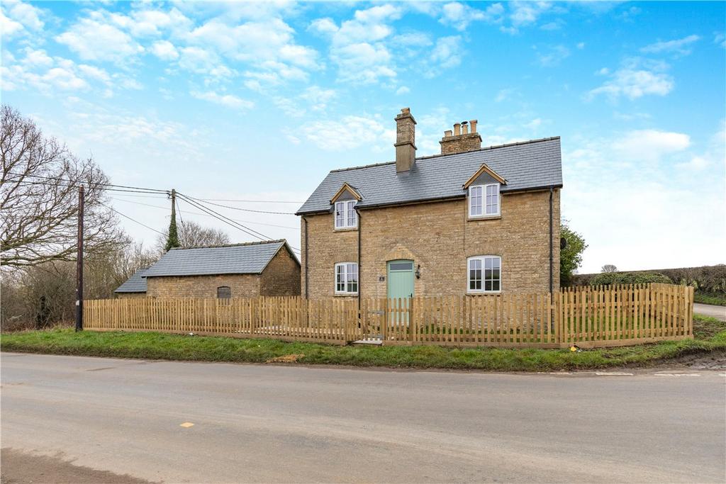 Sarsden, Chipping Norton... 2 bed semi-detached house - £1,650 pcm (£ ...
