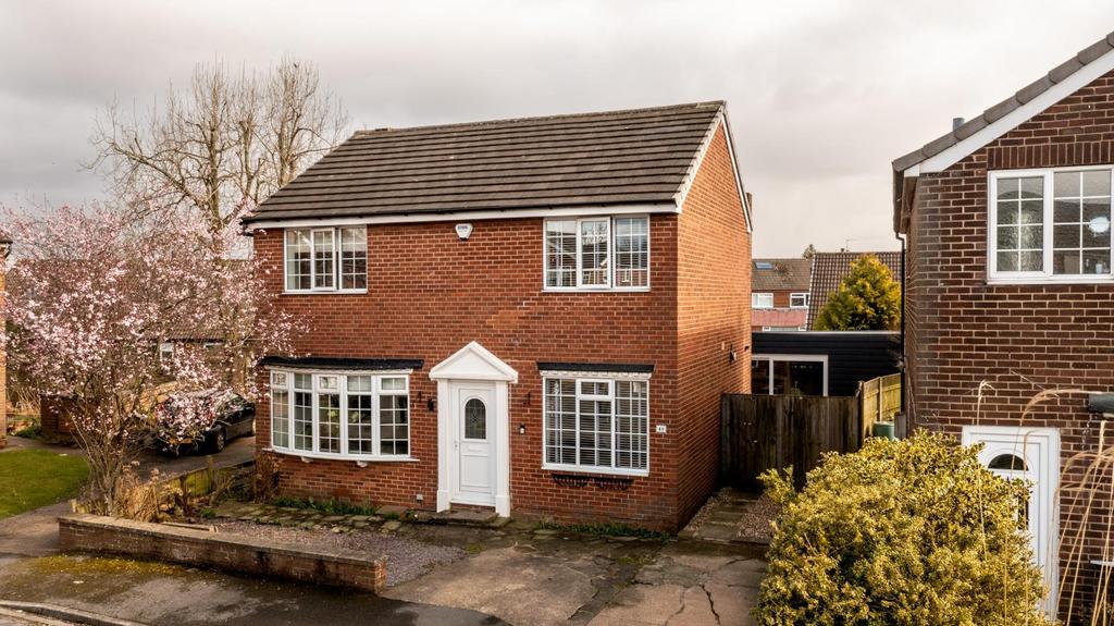 Whinmoor Court, Leeds LS14 4 bed detached house - £425,000