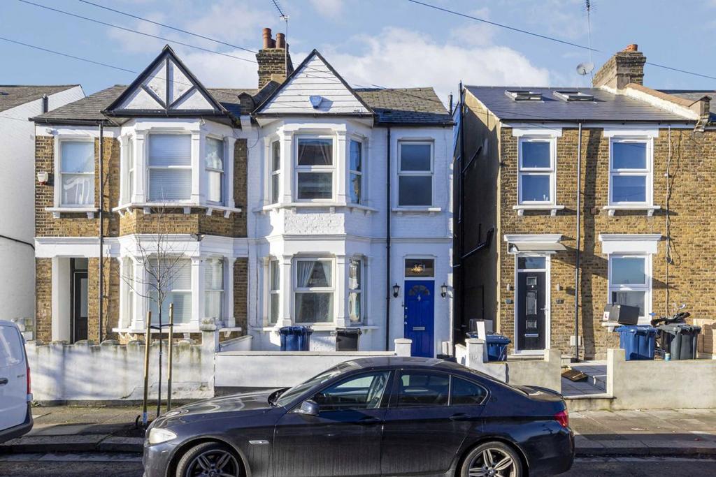 Wells House Road, London NW10 3 bed house to rent - £2,747 pcm (£634 pw)