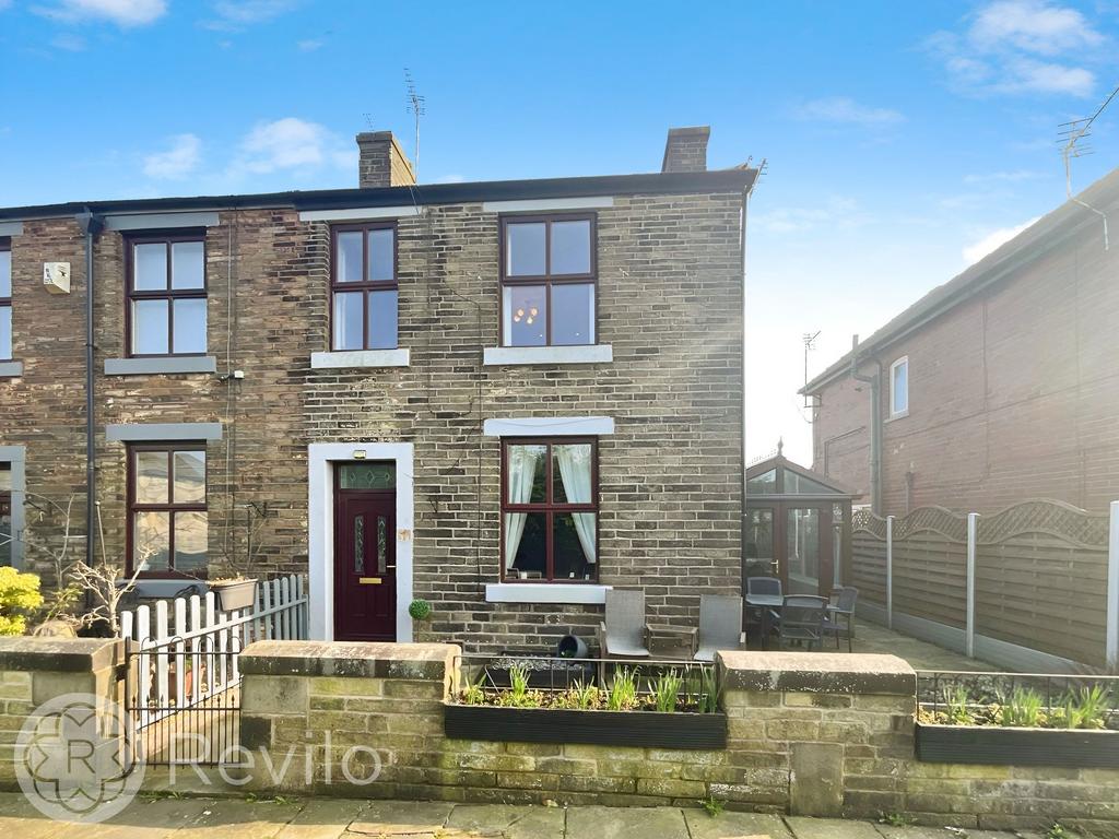 Windsor Terrace, Milnrow, OL16 2 bed end of terrace house - £200,000