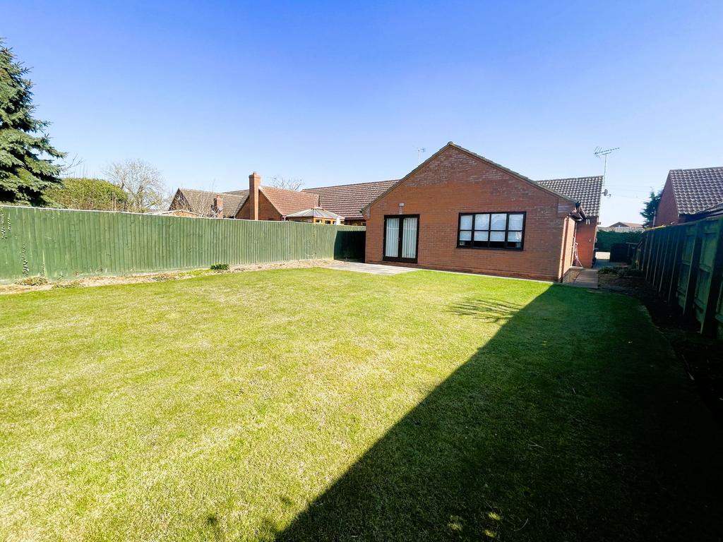 Sutton Gate, Sutton St James, Spalding 3 bed detached bungalow for sale ...