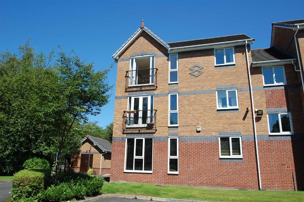 Calderbrook Court, Cheadle Hulme 2 bed apartment - £950 pcm (£219 pw)