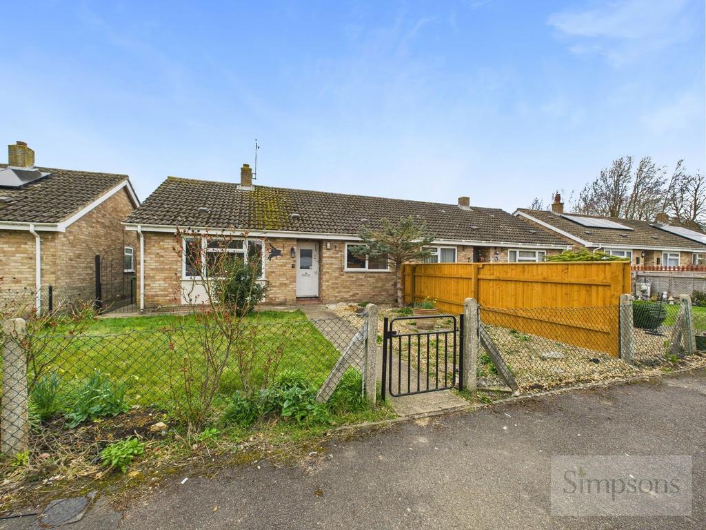 Coulings Close, Wantage OX12 2 bed semi-detached bungalow - £250,000