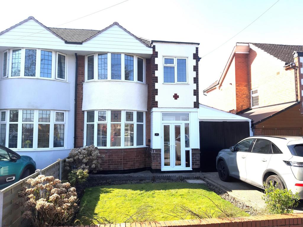 Overwoods Road, Tamworth, B77 3 bed semi-detached house to rent - £ ...