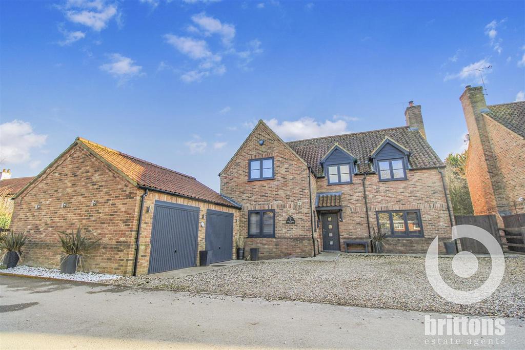 High Road, Saddlebow, King's Lynn 4 bed detached house for sale - £410,000