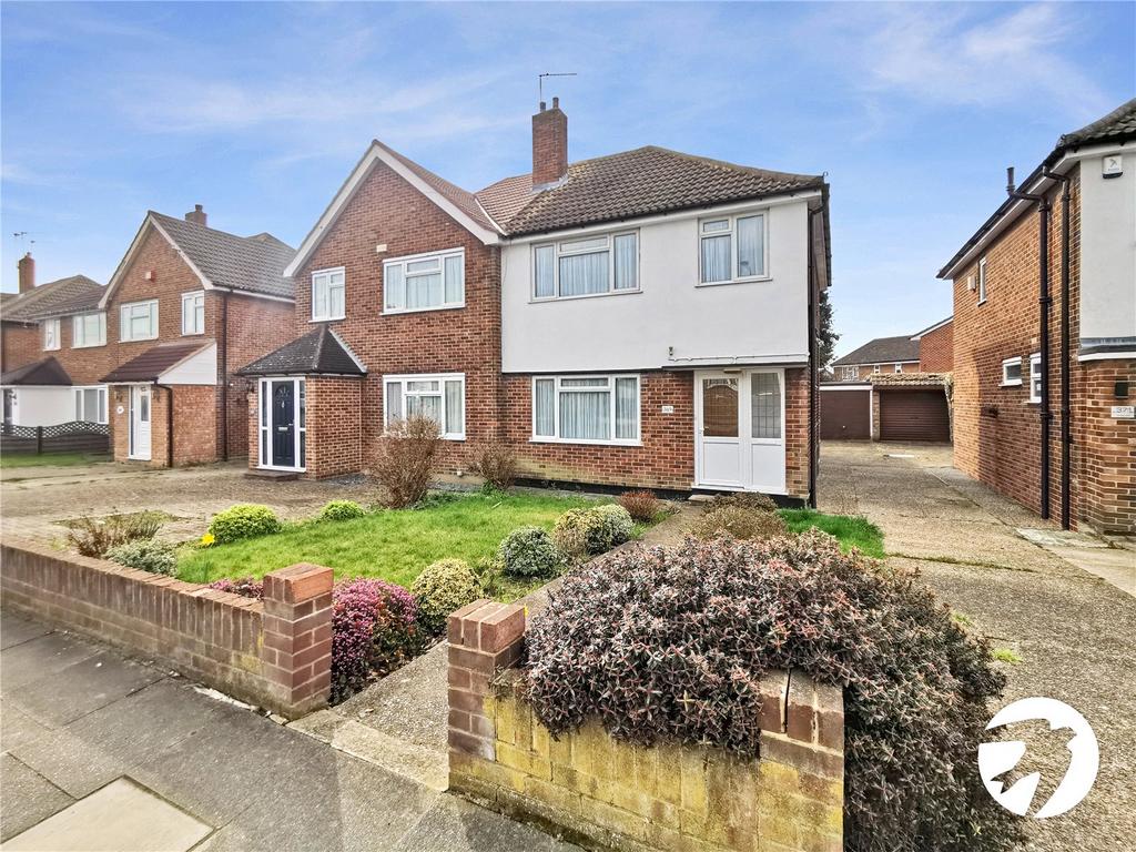 Long Lane, Bexleyheath, DA7 3 bed semi-detached house - £2,200 pcm (£ ...