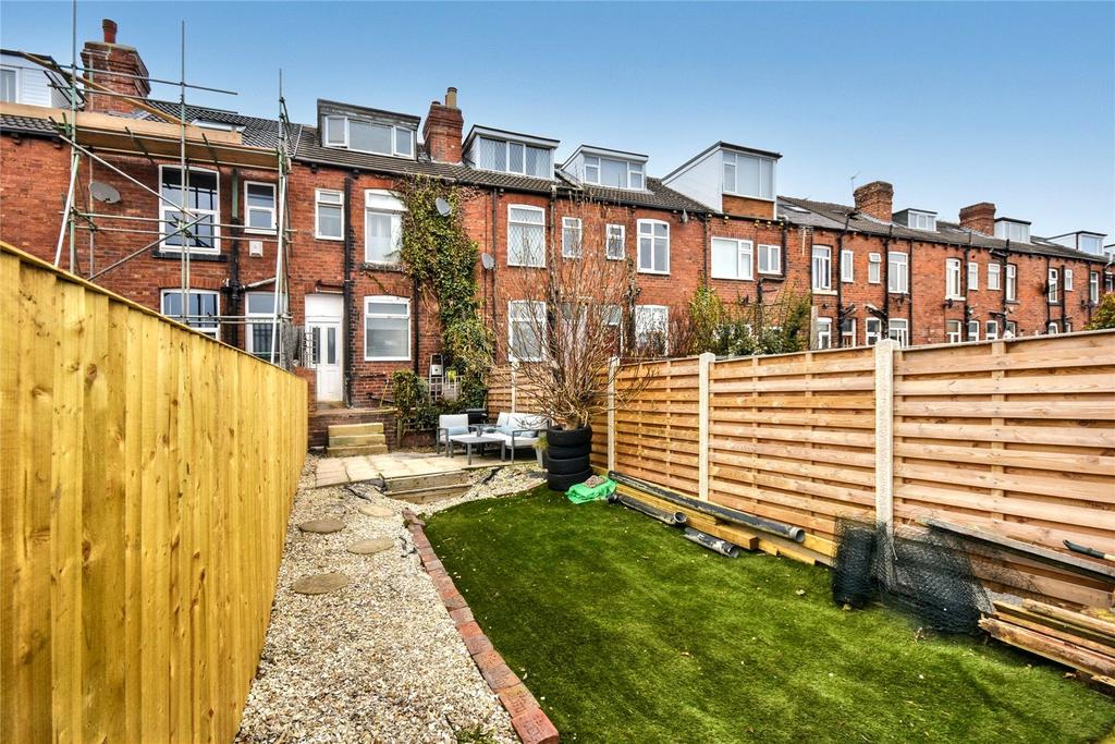 Beech Grove Avenue, Garforth, Leeds... 2 bed terraced house - £210,000