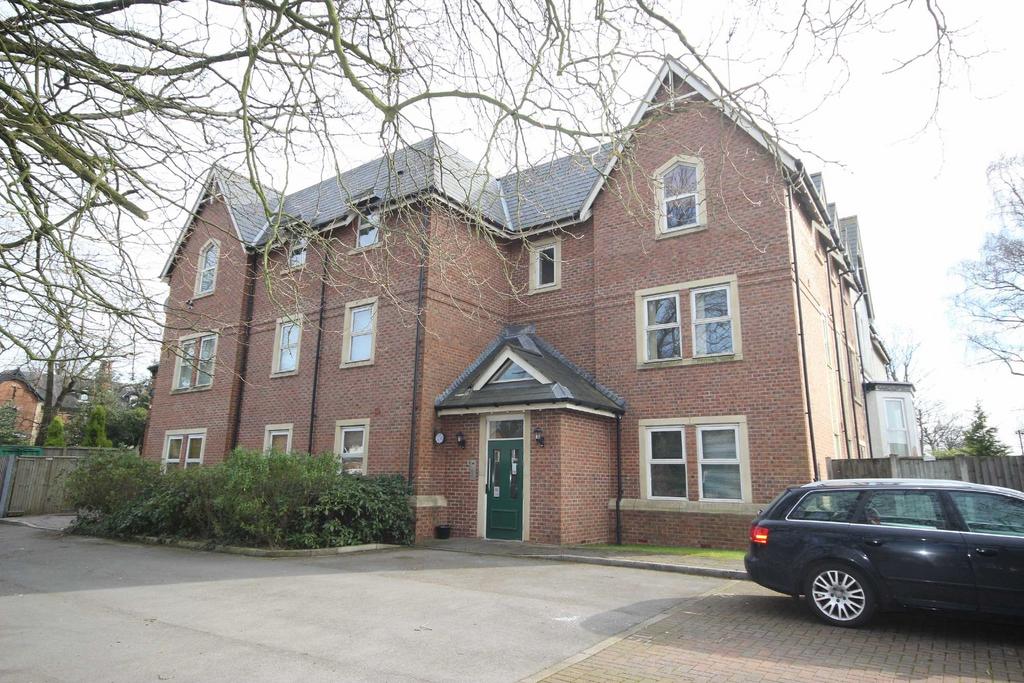 Half Edge Lane, Manchester M30 2 bed property - £925 pcm (£213 pw)