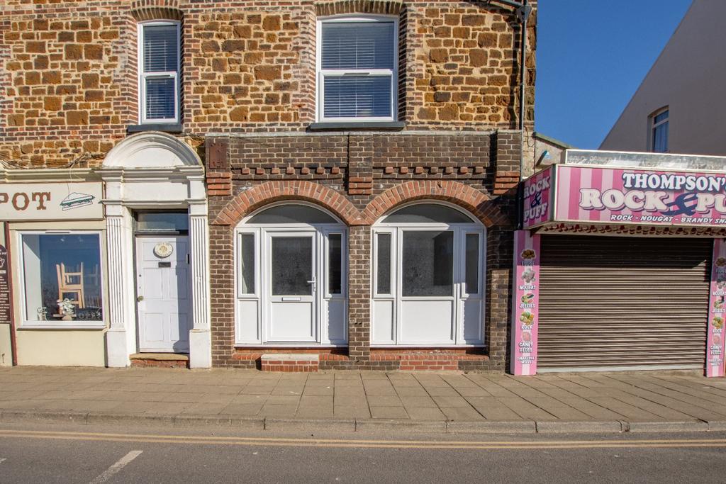 Le Strange Terrace, Hunstanton 2 bed apartment - £925 pcm (£213 pw)