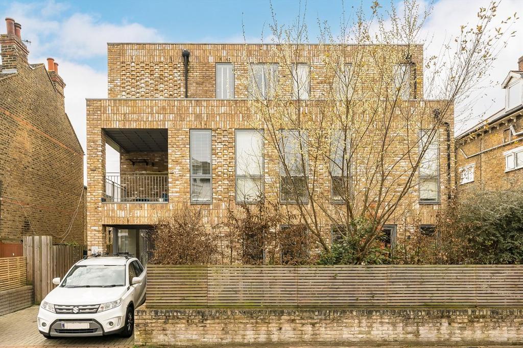 Longley Road, London SW17 2 bed flat for sale - £575,000
