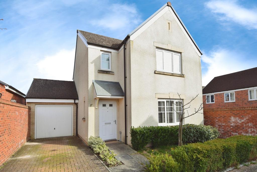 Jubilee Close, Amesbury, SP4 7GJ 3 bed detached house for sale - £350,000