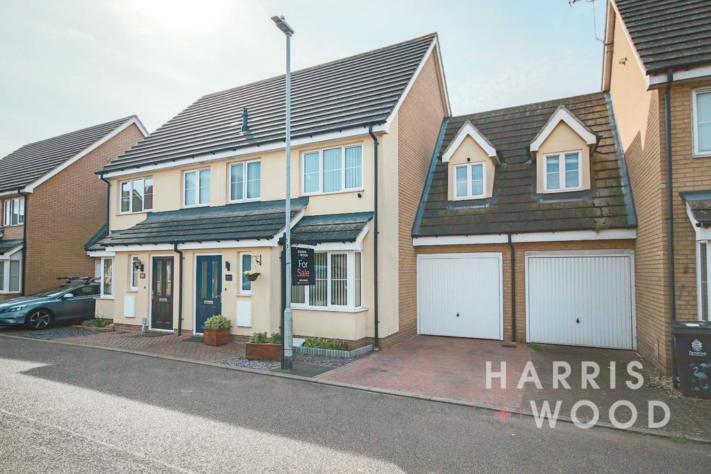 Williamsburg Avenue, Harwich, CO12 3 bed semi-detached house - £250,000