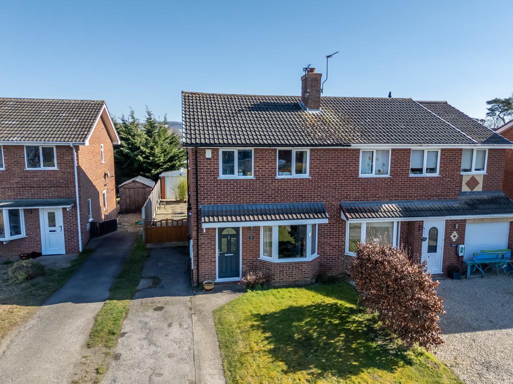 Pinewood Road, Pocklington 3 bed semi-detached house - £275,000