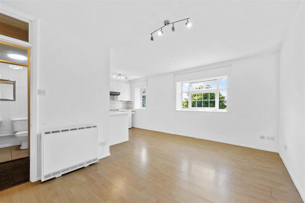 Coombe Lane, West Wimbledon, SW20 Studio - £1,275 pcm (£294 pw)