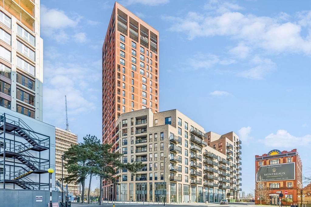 Healum Avenue, Southall UB2 2 bed flat for sale - £400,000