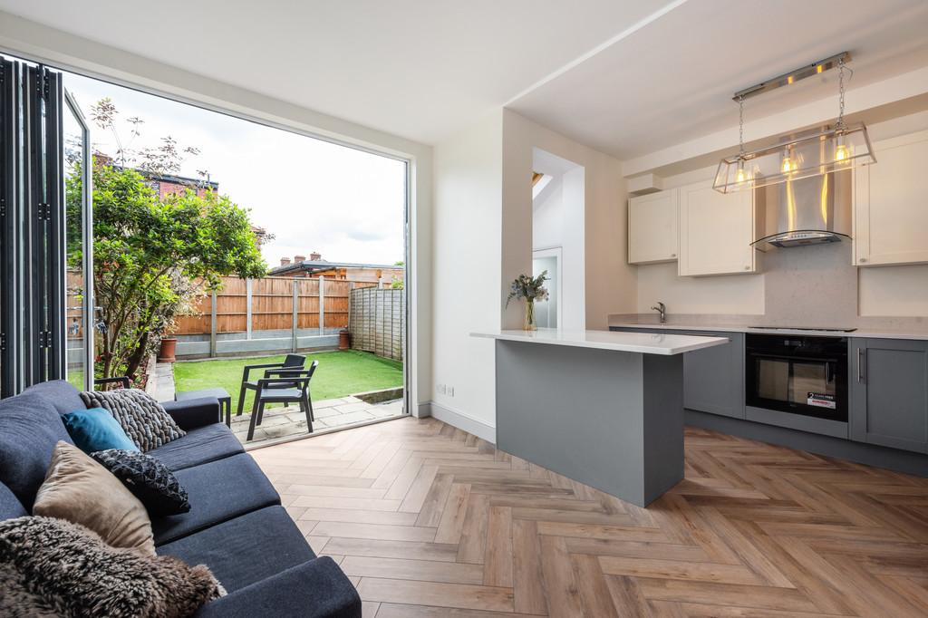 Forfar Road, Wood Green N22 4 bed terraced house for sale - £735,000