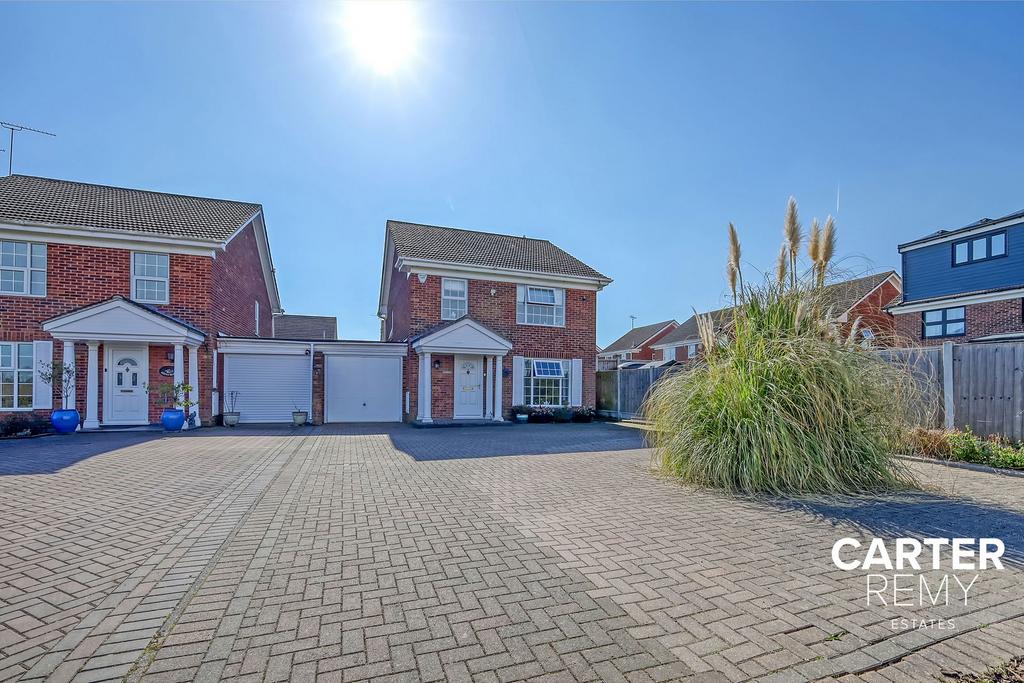 Dunton Road, Steepleview 4 bed detached house for sale - £500,000