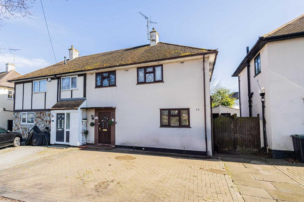 Hurst Way, Leigh-on-sea, SS9 3 bed semi-detached house for sale - £350,000