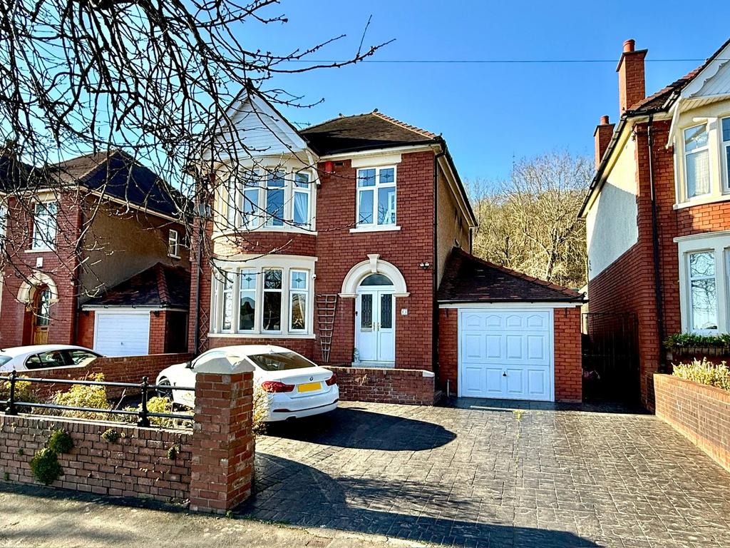 The Coldra, Newport NP18 3 bed detached house - £399,950