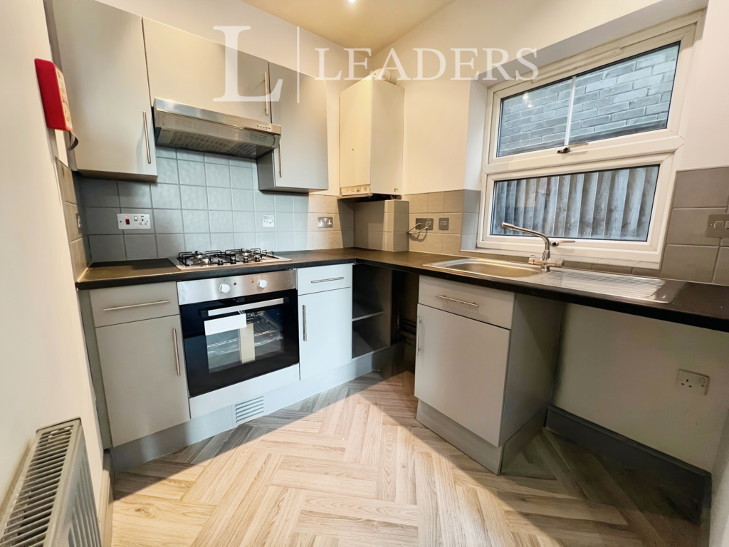 Beechcroft House, CB8 1 bed flat - £825 pcm (£190 pw)