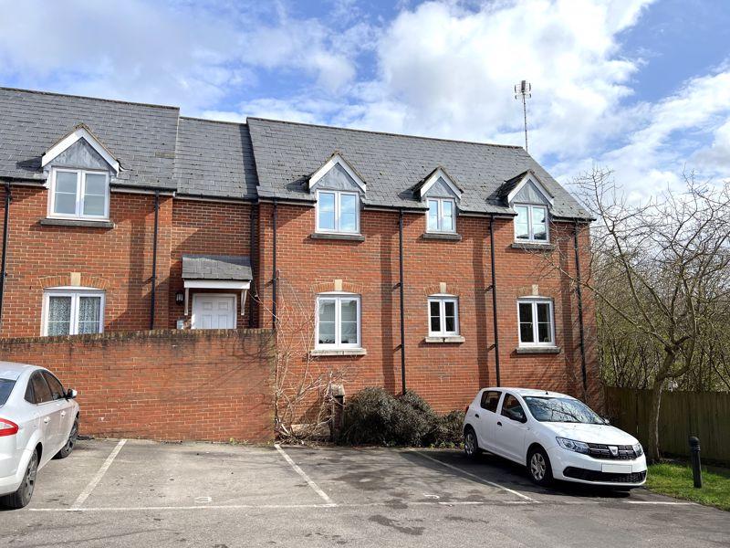 Primrose Court, Frome 2 bed apartment - £175,000