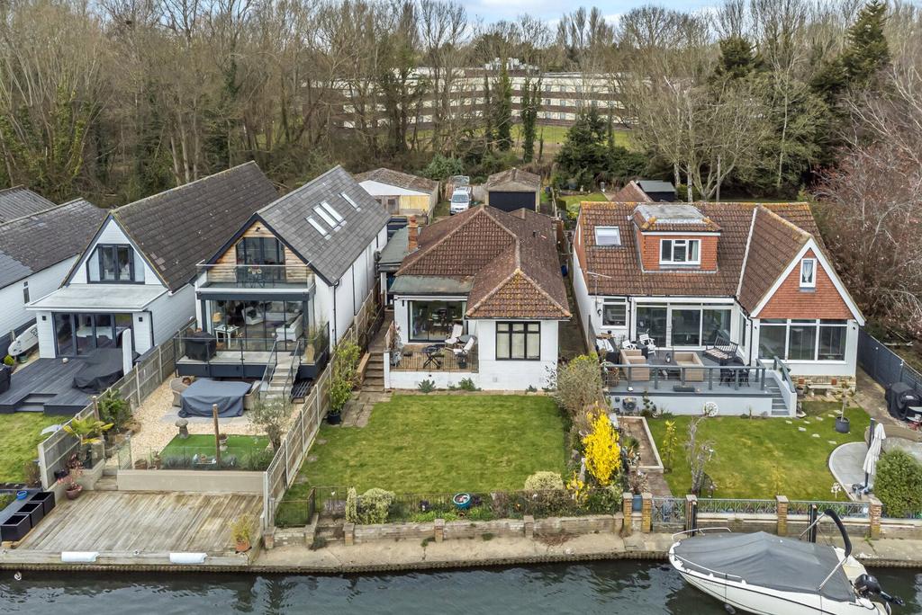 River Ash Estate, Felix Lane... 3 bed bungalow - £875,000