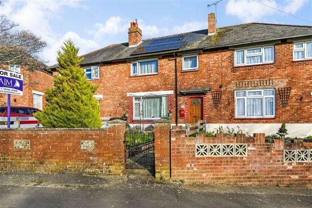 Fairfield Square, Portsmouth PO6 3 bed terraced house - £285,000
